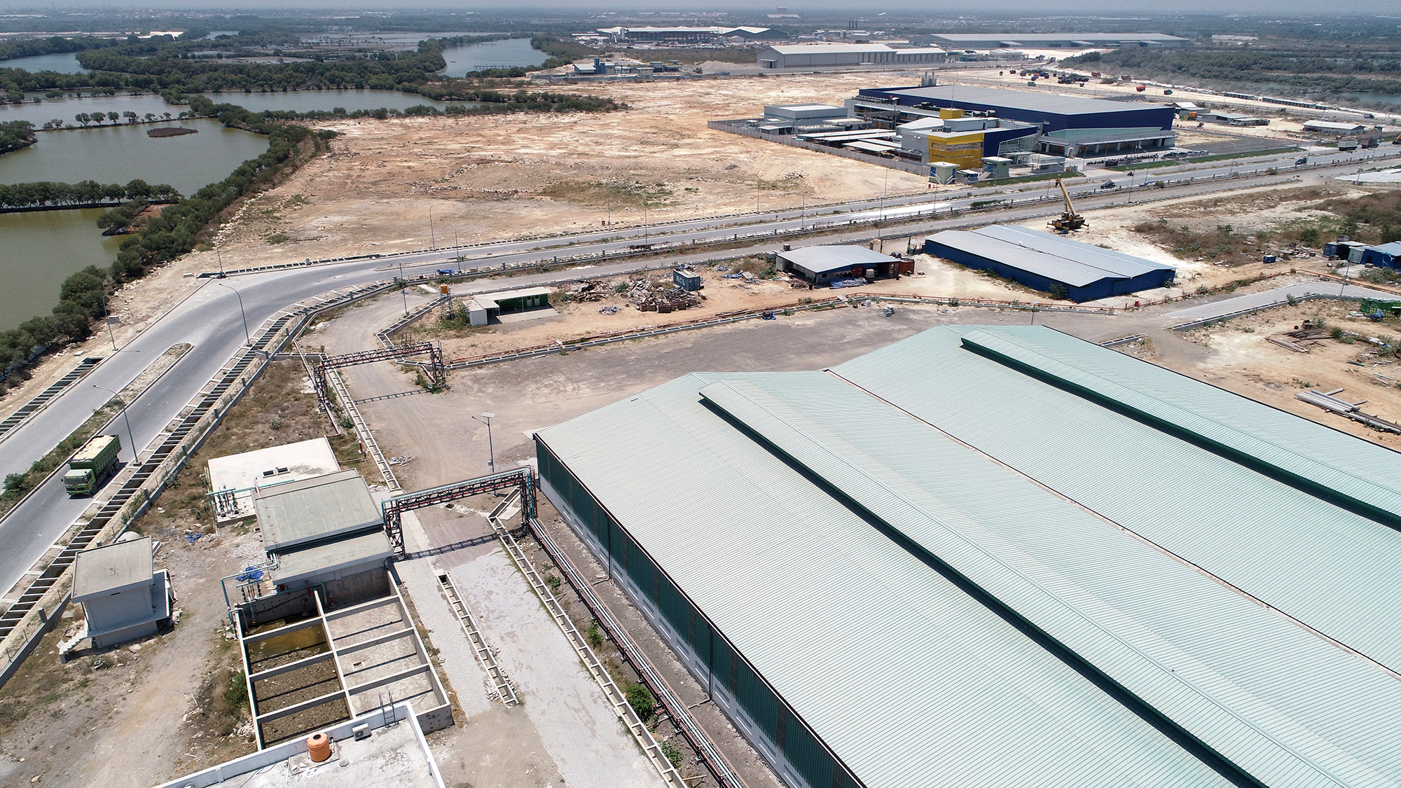 AKR Corporindo (AKRA) and Pelindo III begin construction of the second ...